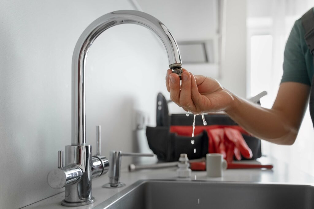 How to Fix a Leaking Water Tap at Home? - Heng Plumbing